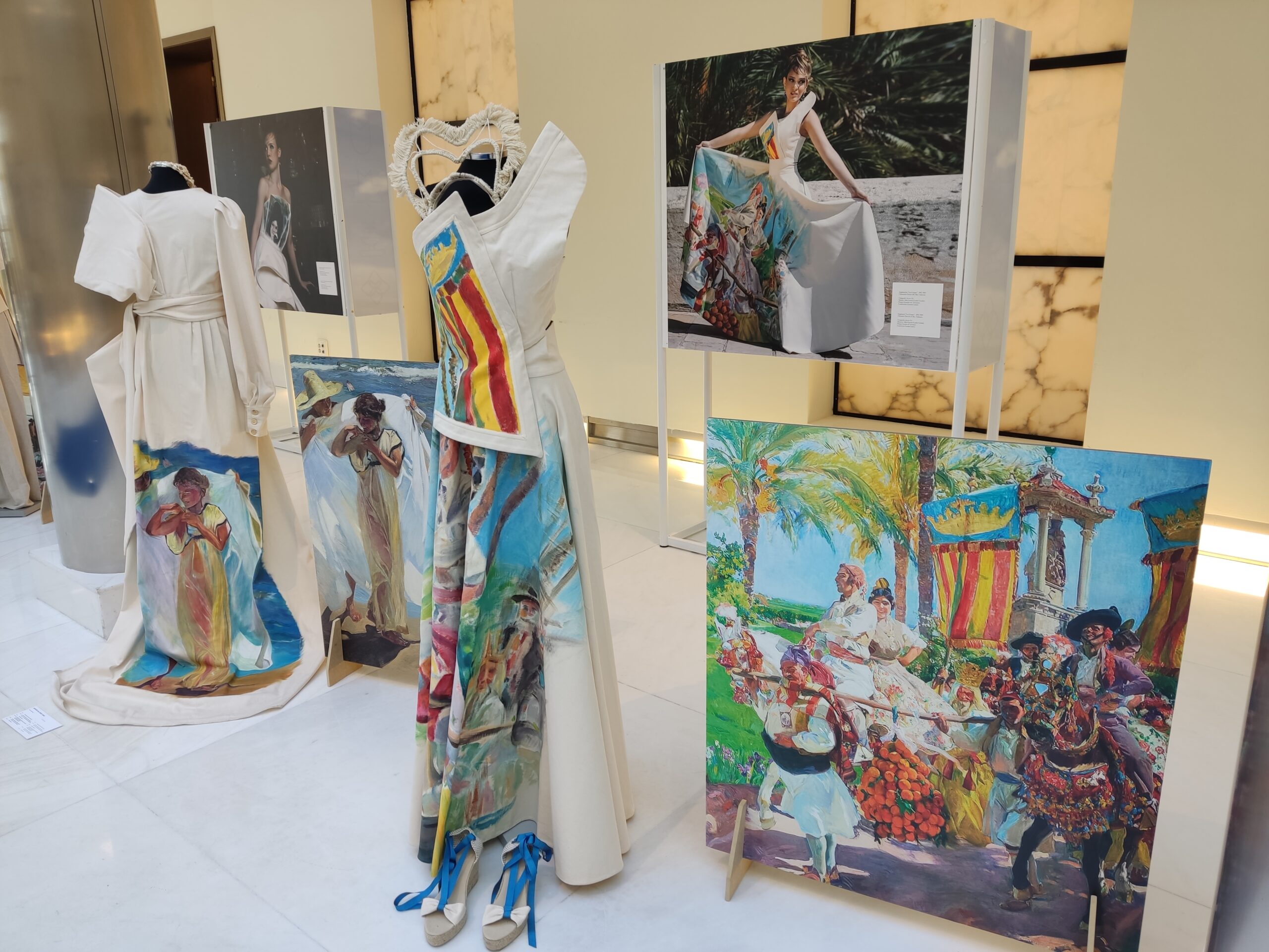 `La Luz del Mediterráneo’ brilla en el Edificio del Reloj del Puerto de ...