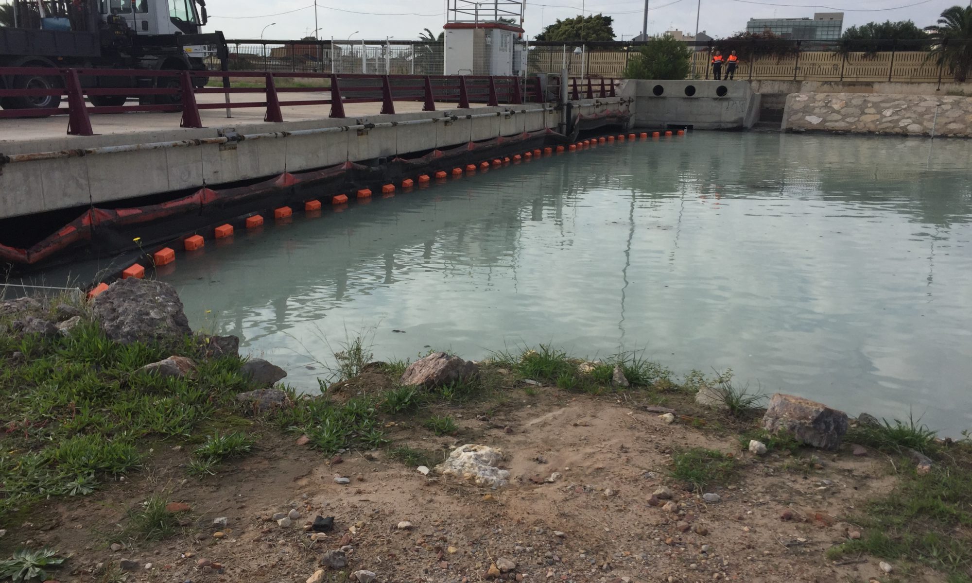 The anti-pollution barrier of the old Turia riverbed, prepared for ...