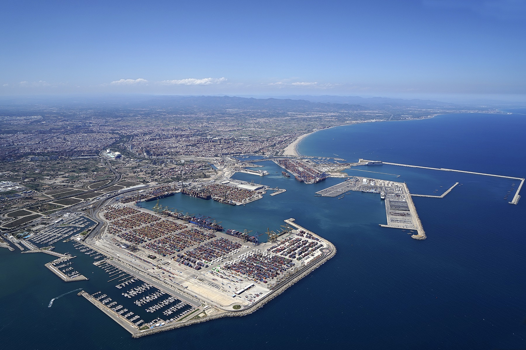 La Autoridad Portuaria de València recibe cuatro ofertas para la ...