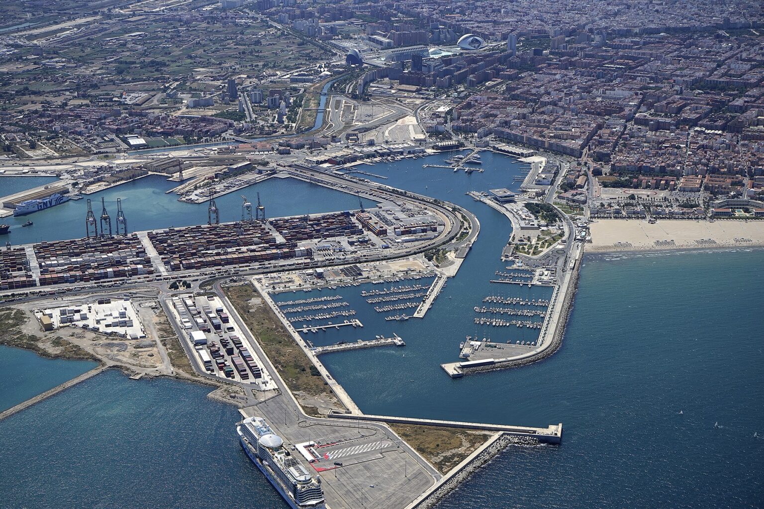 Valenciaport implements its own 5G connection network - Valenciaport