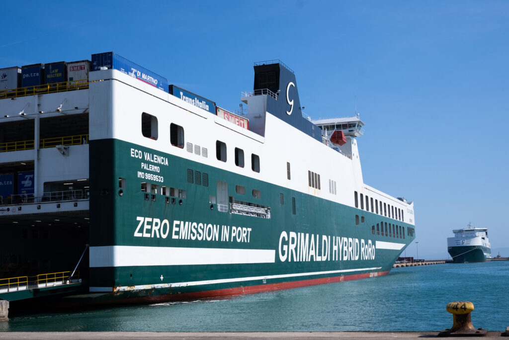 The Hydrogen Terminal Tractor of the H2PORTS project disembarks at the ...