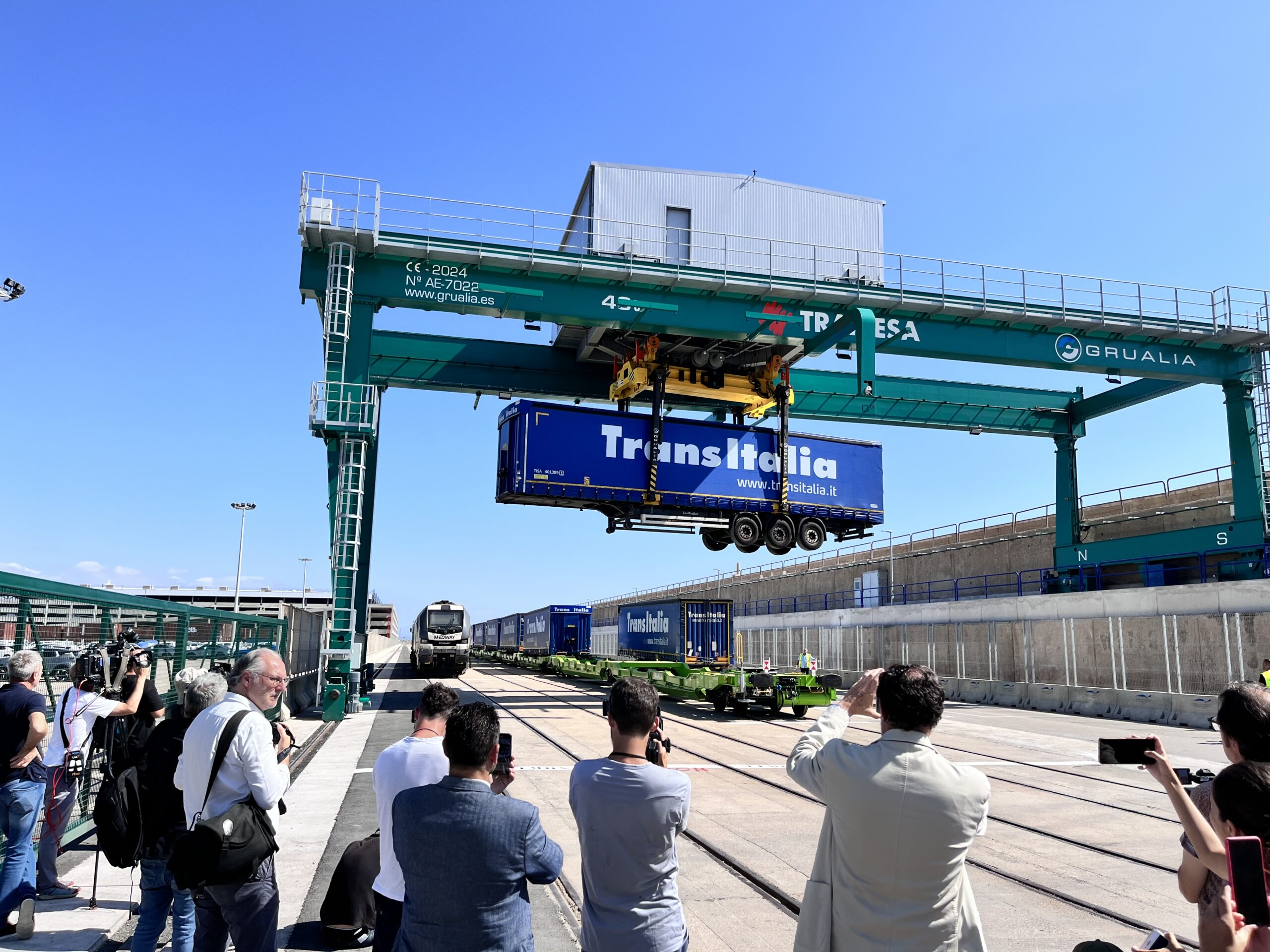 Spain's first rail motorway is now up and running in the Port of ...
