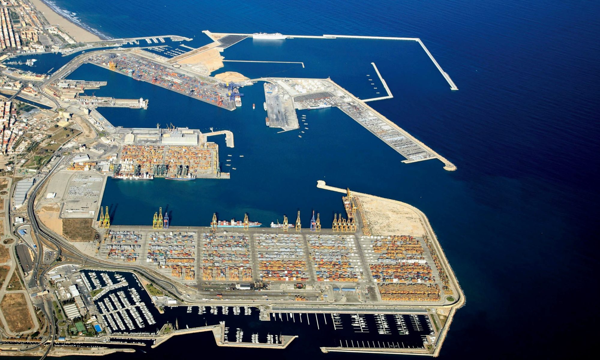 The port community reinforces its commitment to the environmental ...