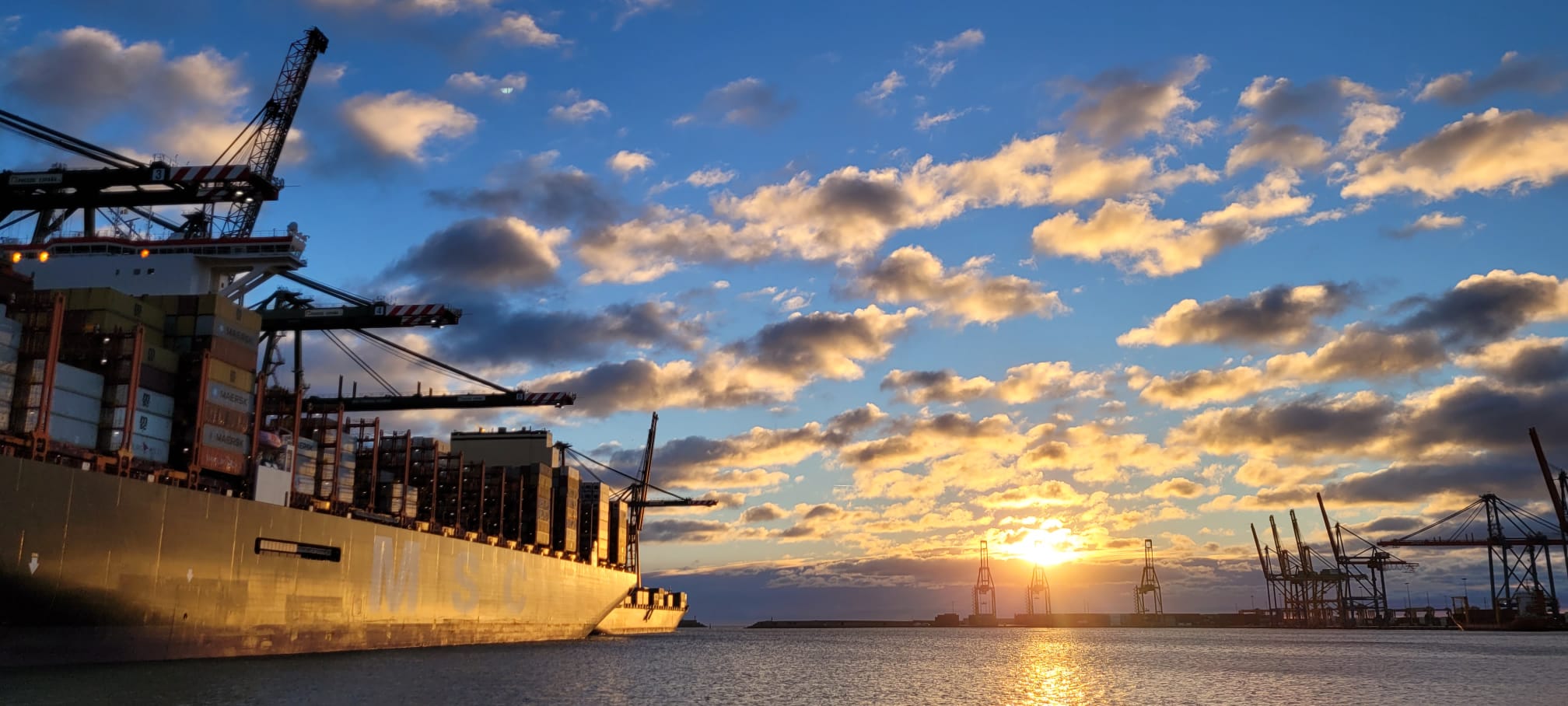 El 40% de las mercancías que España importa y exporta por mar entra o ...