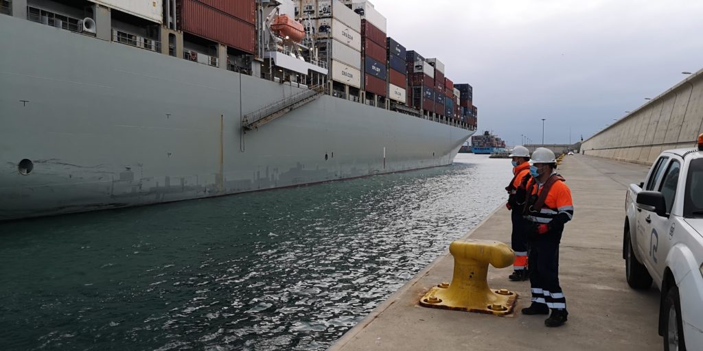 The Port of València confines in quarantine two ships with COVID-19 ...