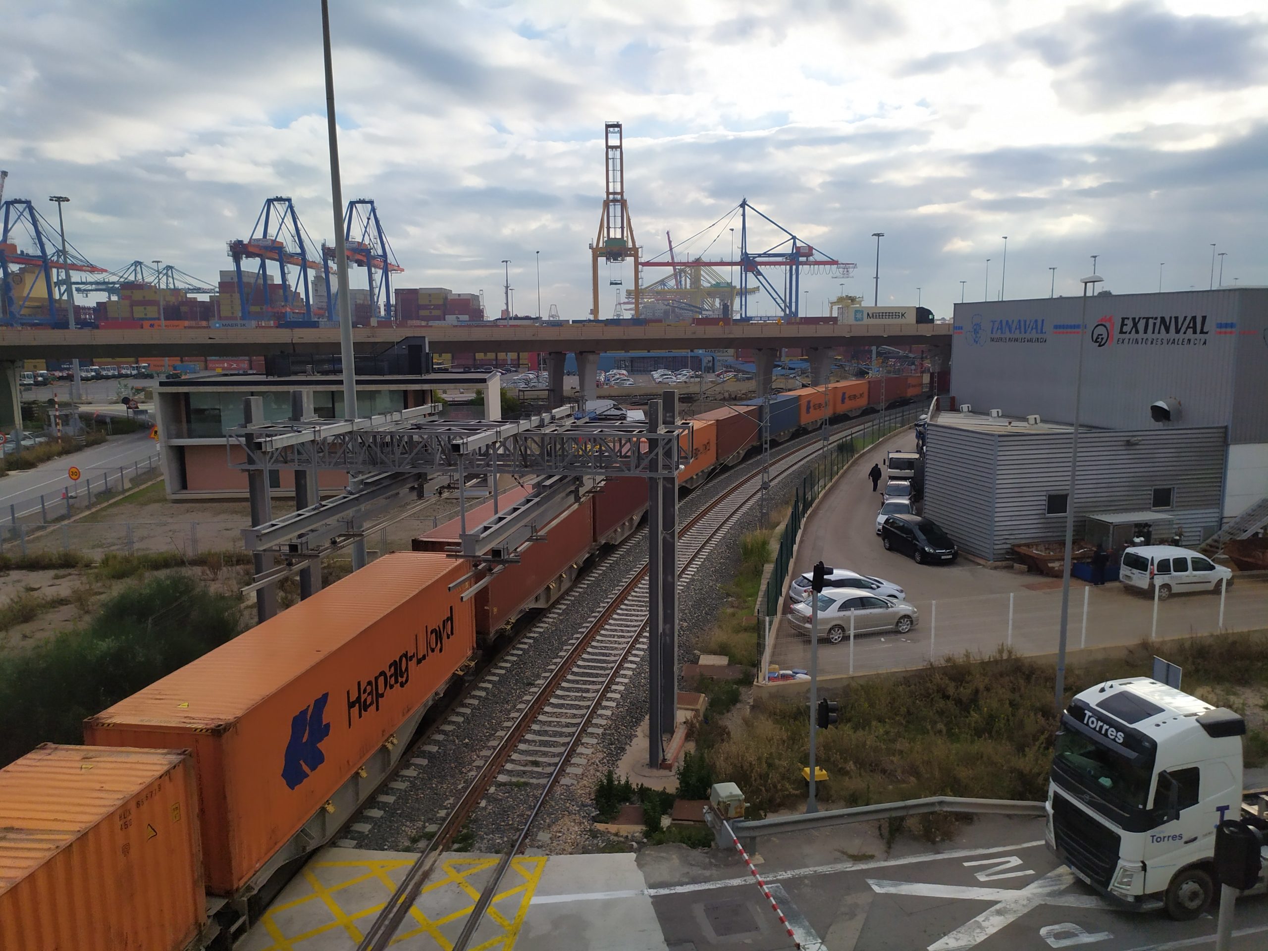 The train becomes the new star of Valenciaport - Valenciaport