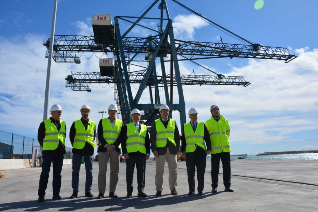 EL PUERTO DE SAGUNTO RECIBE SUS PRIMERAS GRÚAS PORTACONTENEDORES ...