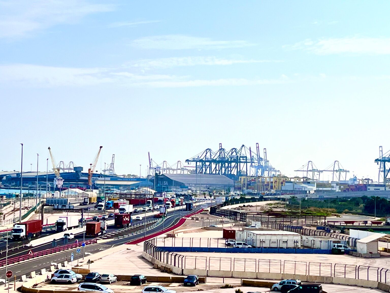 The terminals of the Port of València will open tomorrow at 6 a.m ...